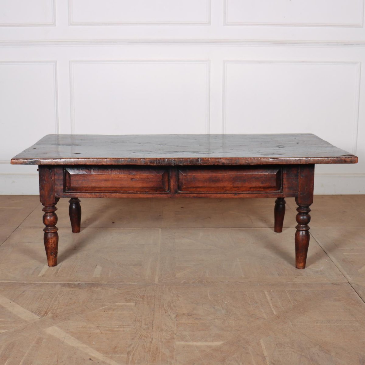 18th Century Spanish Coffee Table for sale at Pamono