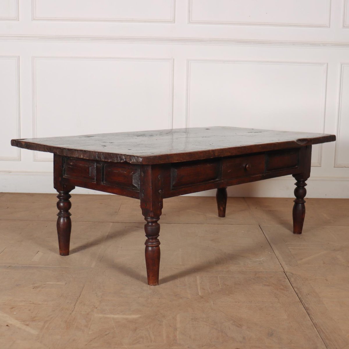 18th Century Spanish Coffee Table for sale at Pamono