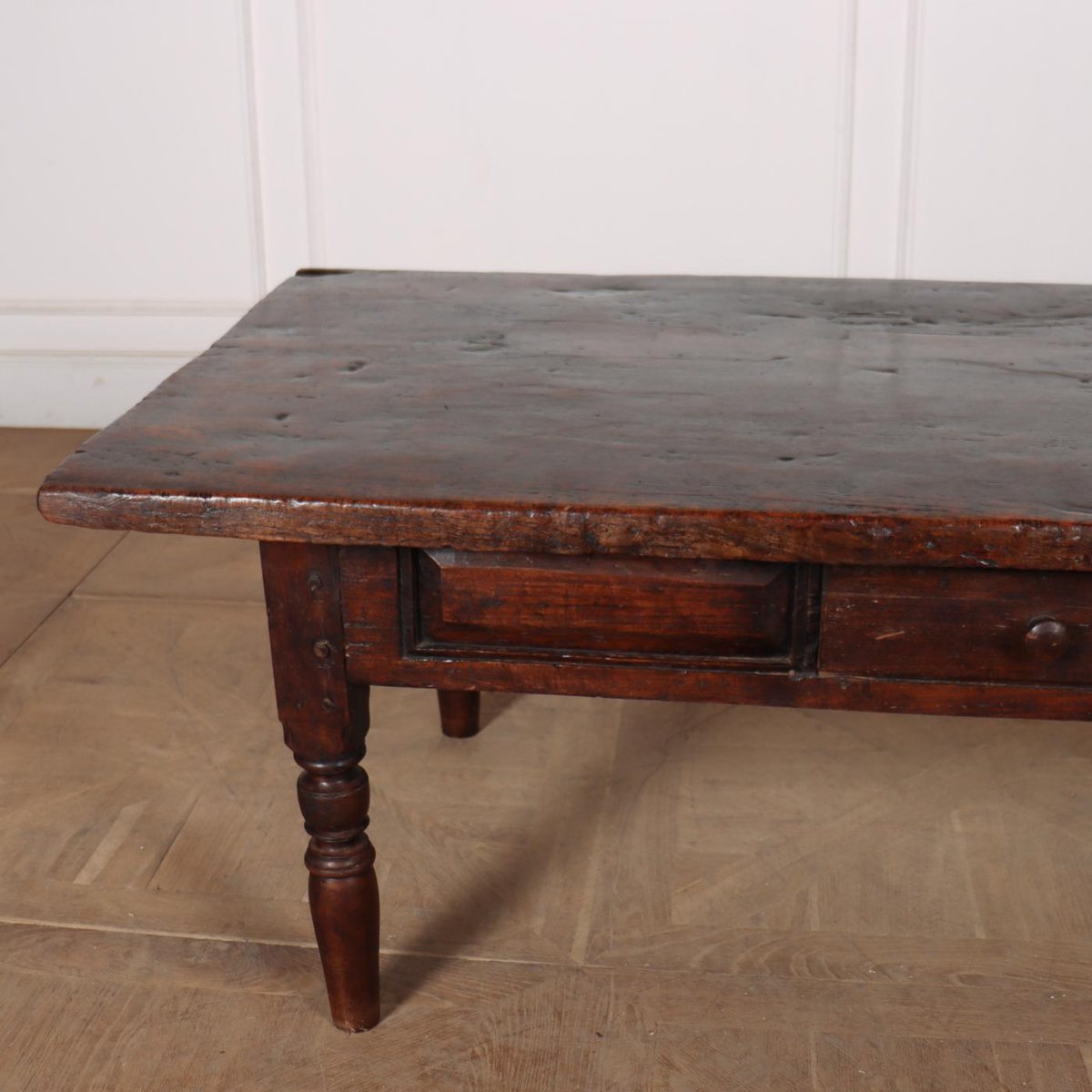 18th Century Spanish Coffee Table for sale at Pamono