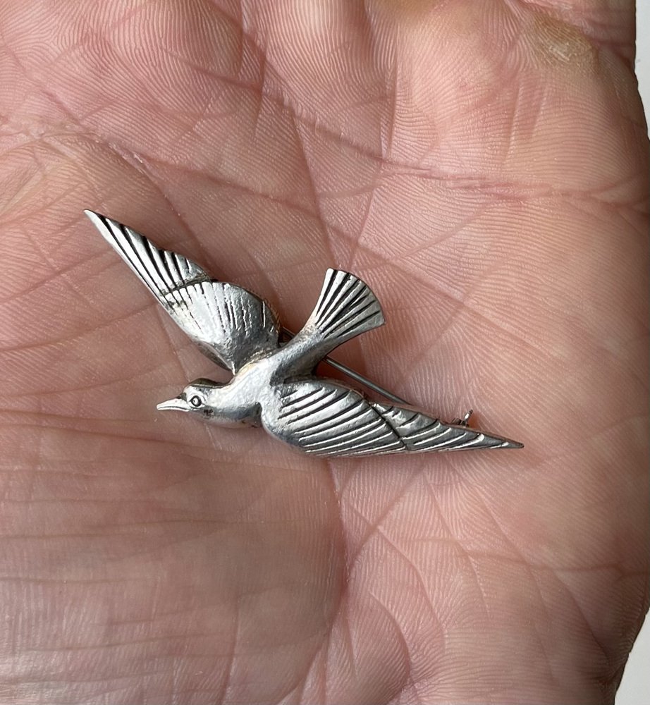 Art Deco Dove Pin Brooch in Sterling Silver, 1930s for sale at Pamono