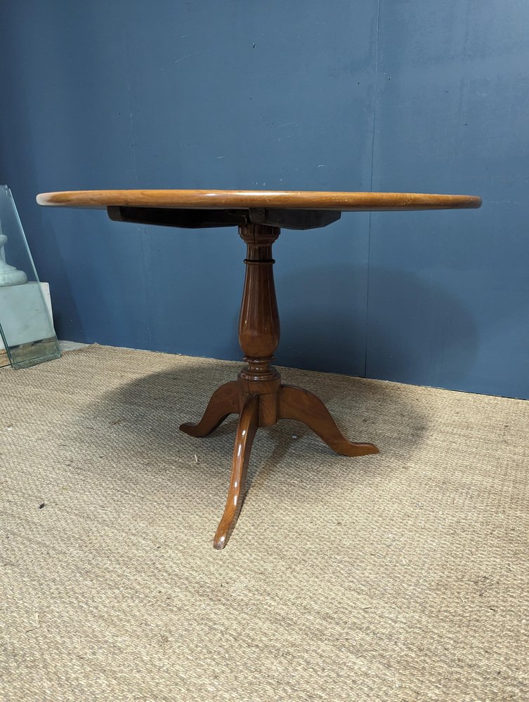 Victorian Table in Cherrywood for sale at Pamono