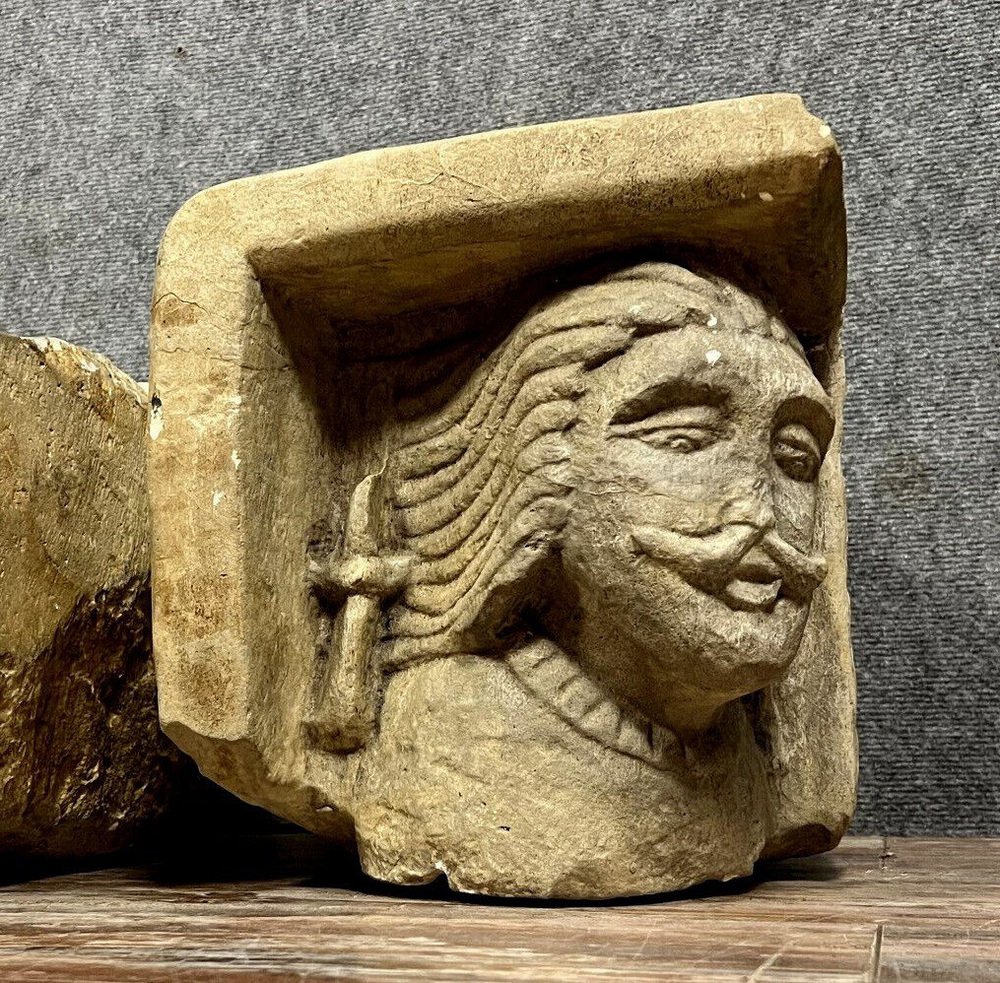 Architectural Angle Corner Stone, Late 17th Century for sale at Pamono