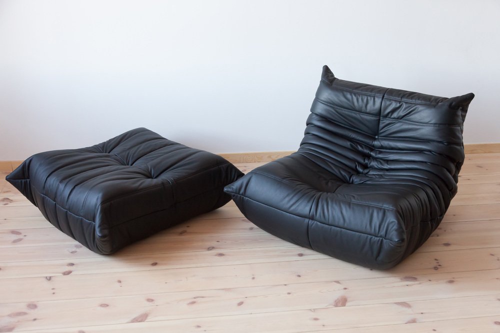 Schwarzer Togo Sessel und Pouf aus Leder von Michel Ducaroy für Ligne ...