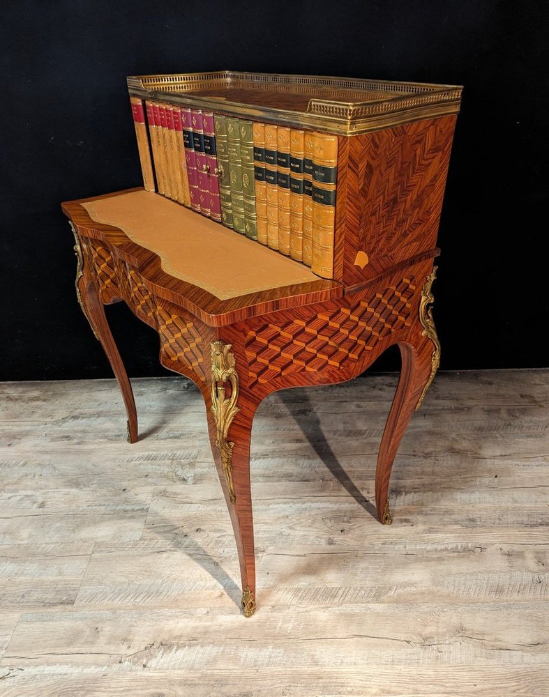 Louis XV Desk in Marquetry for sale at Pamono