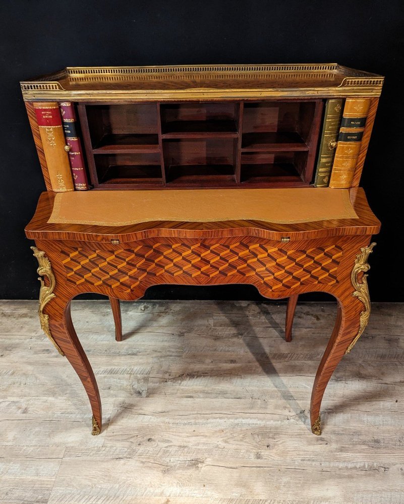 Louis XV Desk in Marquetry for sale at Pamono