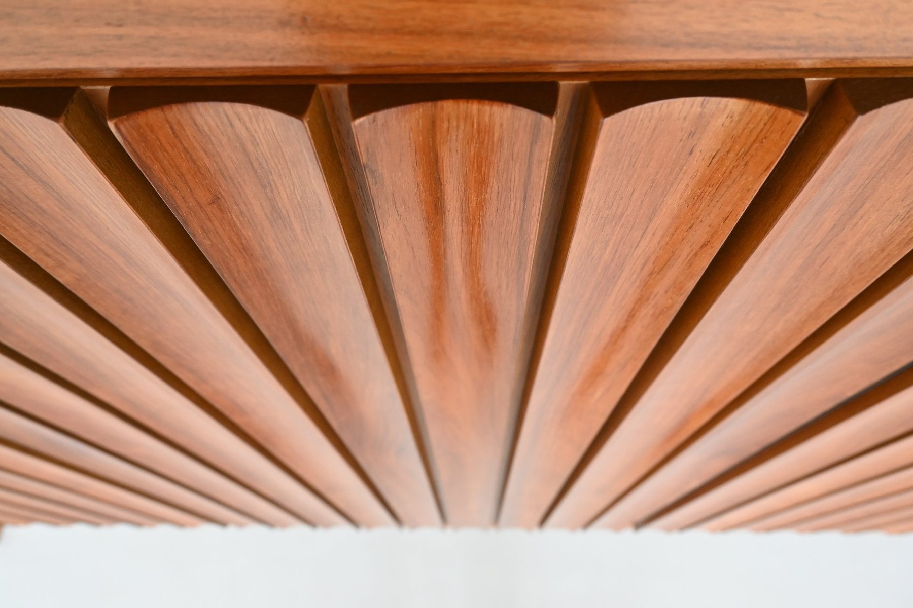 Symmetrisches Highboard aus Teak von Leo Bub, 1960er bei Pamono kaufen