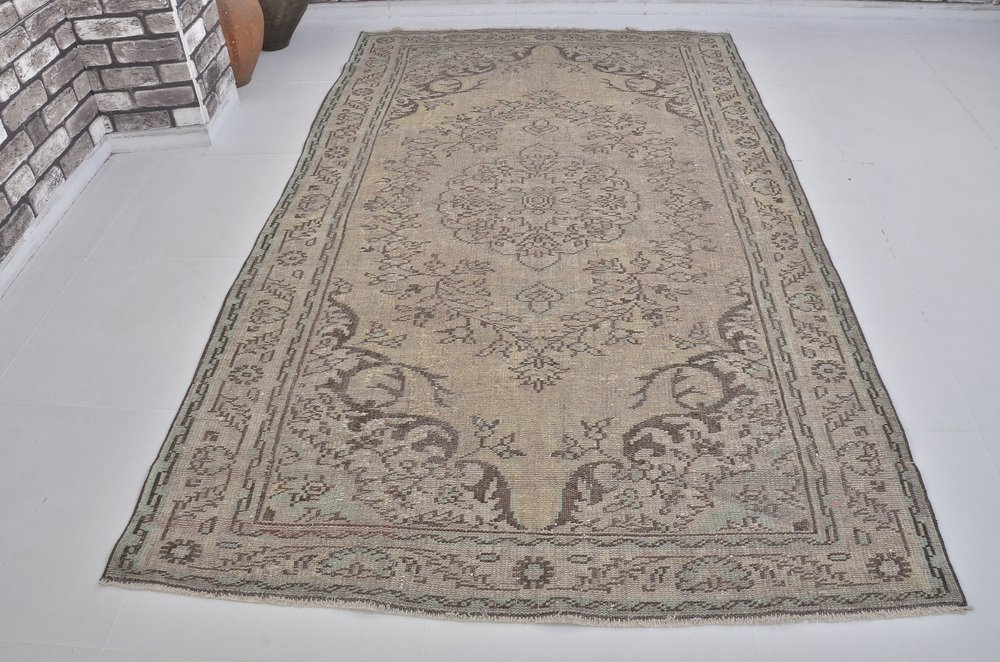 Vintage Turkish Floral Rug, 1960s for sale at Pamono