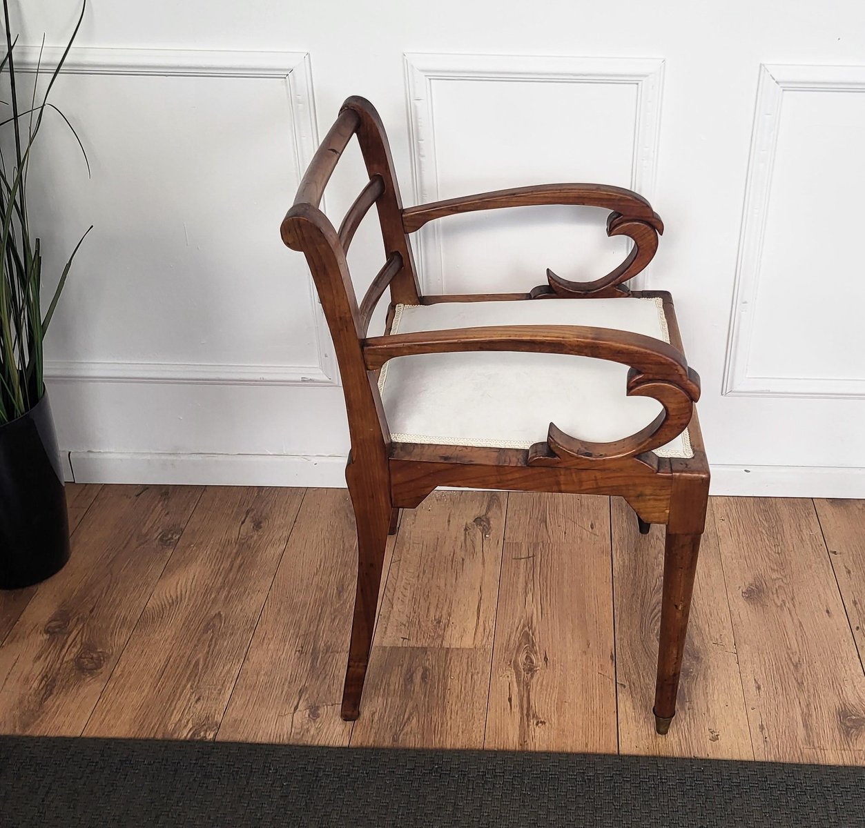 Vintage Italian Chair in Walnut, 1960s for sale at Pamono