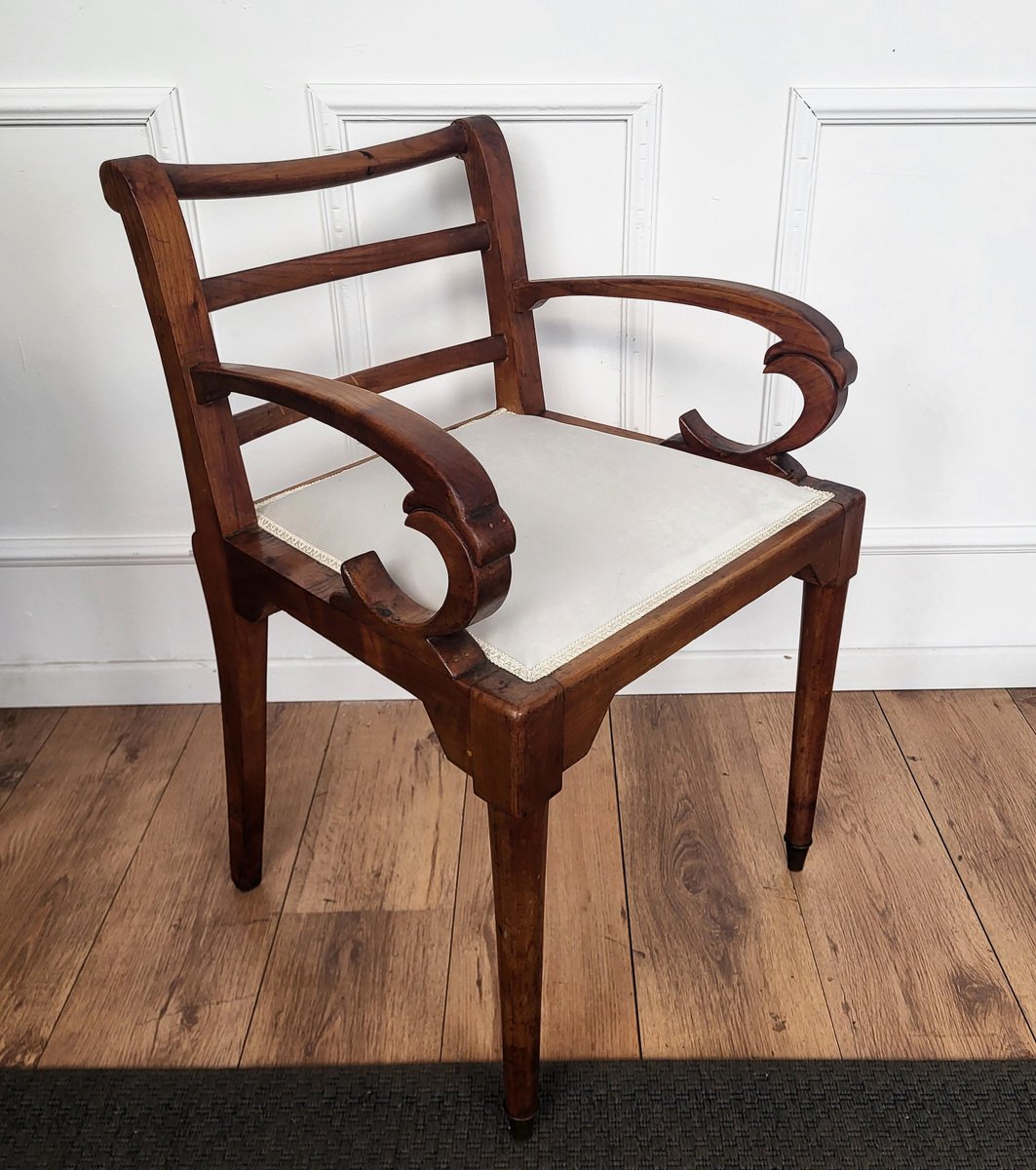 Vintage Italian Chair in Walnut, 1960s for sale at Pamono