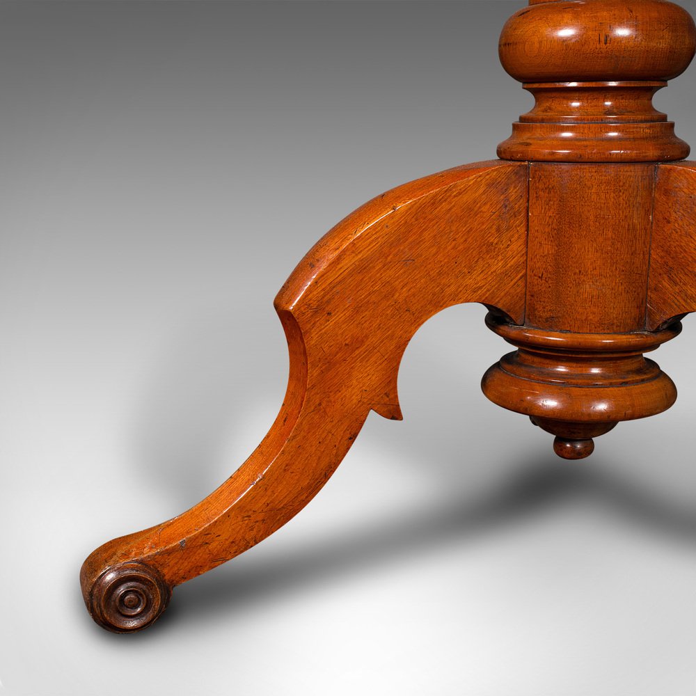 English Victorian Dining or Display Table in Walnut for sale at Pamono