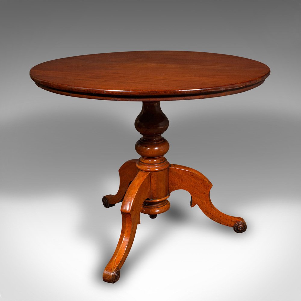 English Victorian Dining or Display Table in Walnut for sale at Pamono