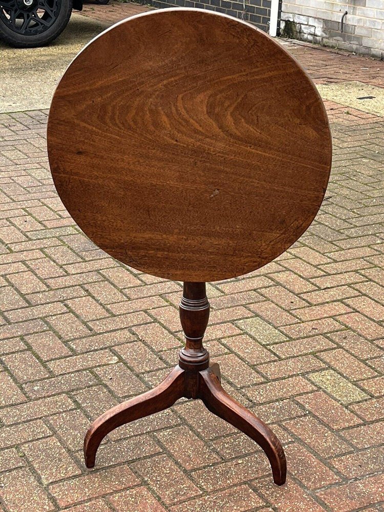 Georgian Mahogany Tilt Top Wine Table for sale at Pamono