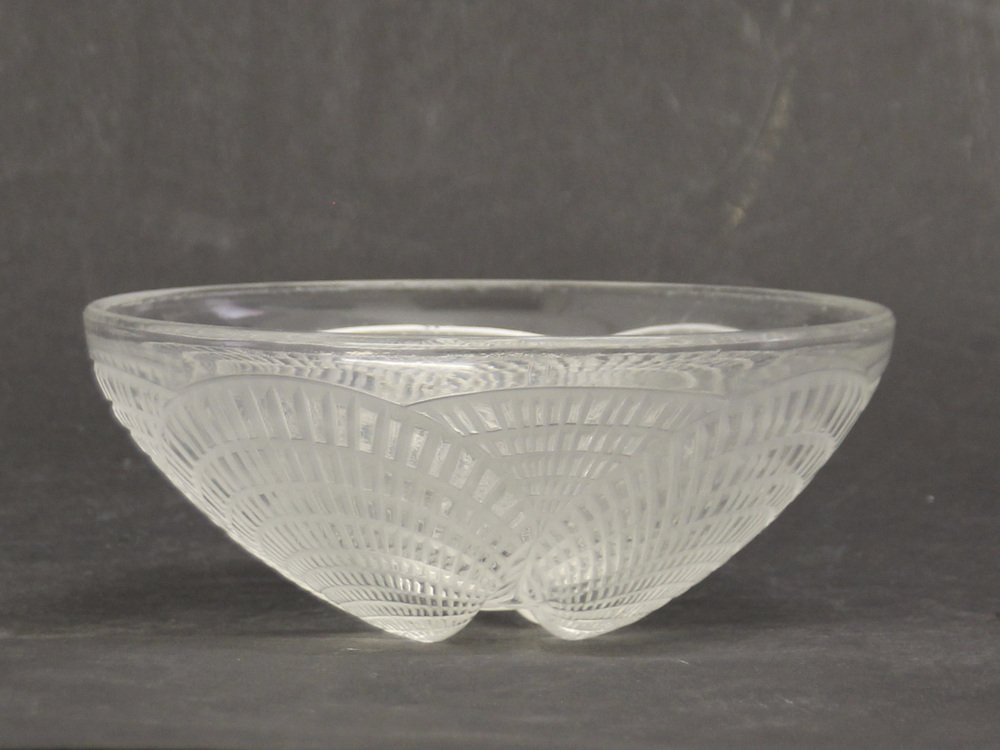Art Deco Shell Bowl attributed to René Lalique, 1920s for sale at Pamono