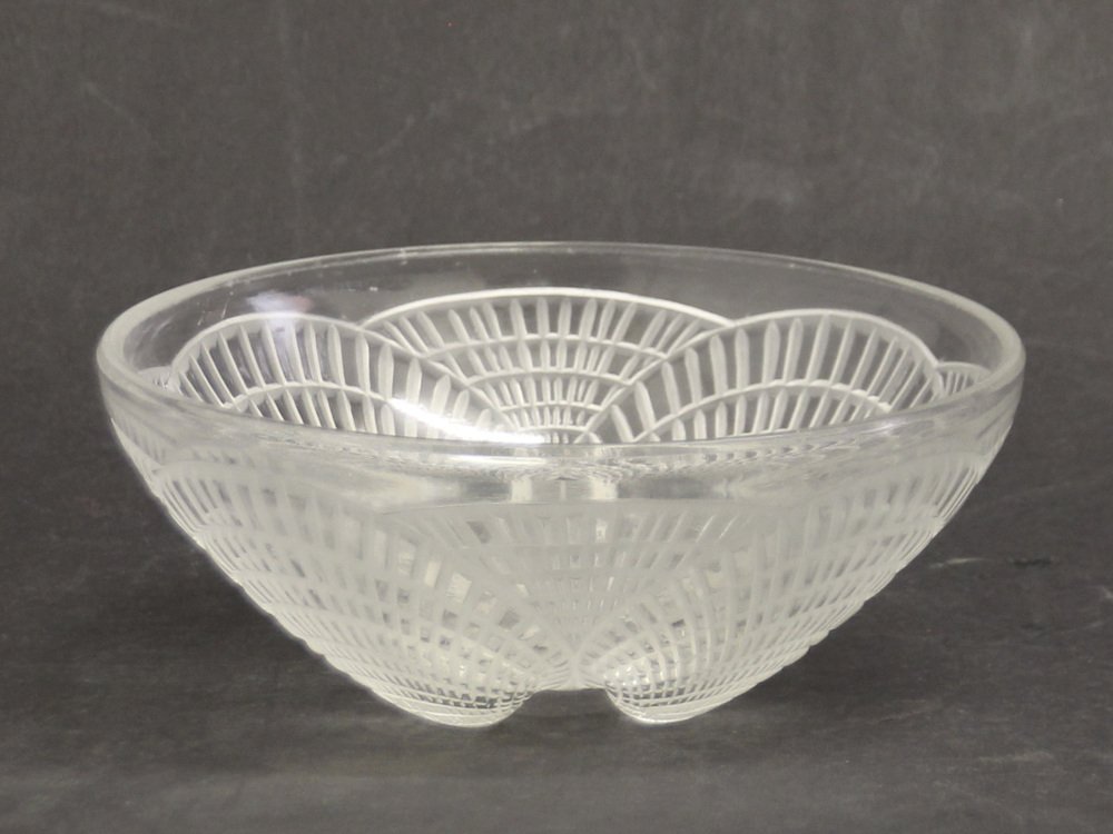 Art Deco Shell Bowl attributed to René Lalique, 1920s for sale at Pamono