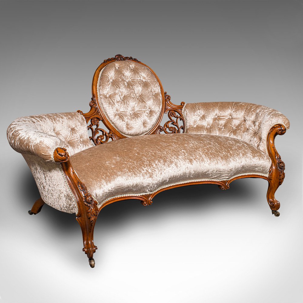 English Carved Spoon Back Sofa in Walnut for sale at Pamono