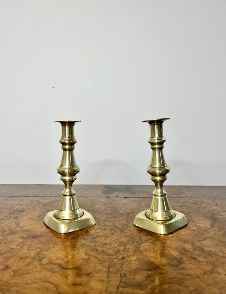 Antike viktorianische Kerzenständer aus Messing, 1860er, 2er Set bei ...