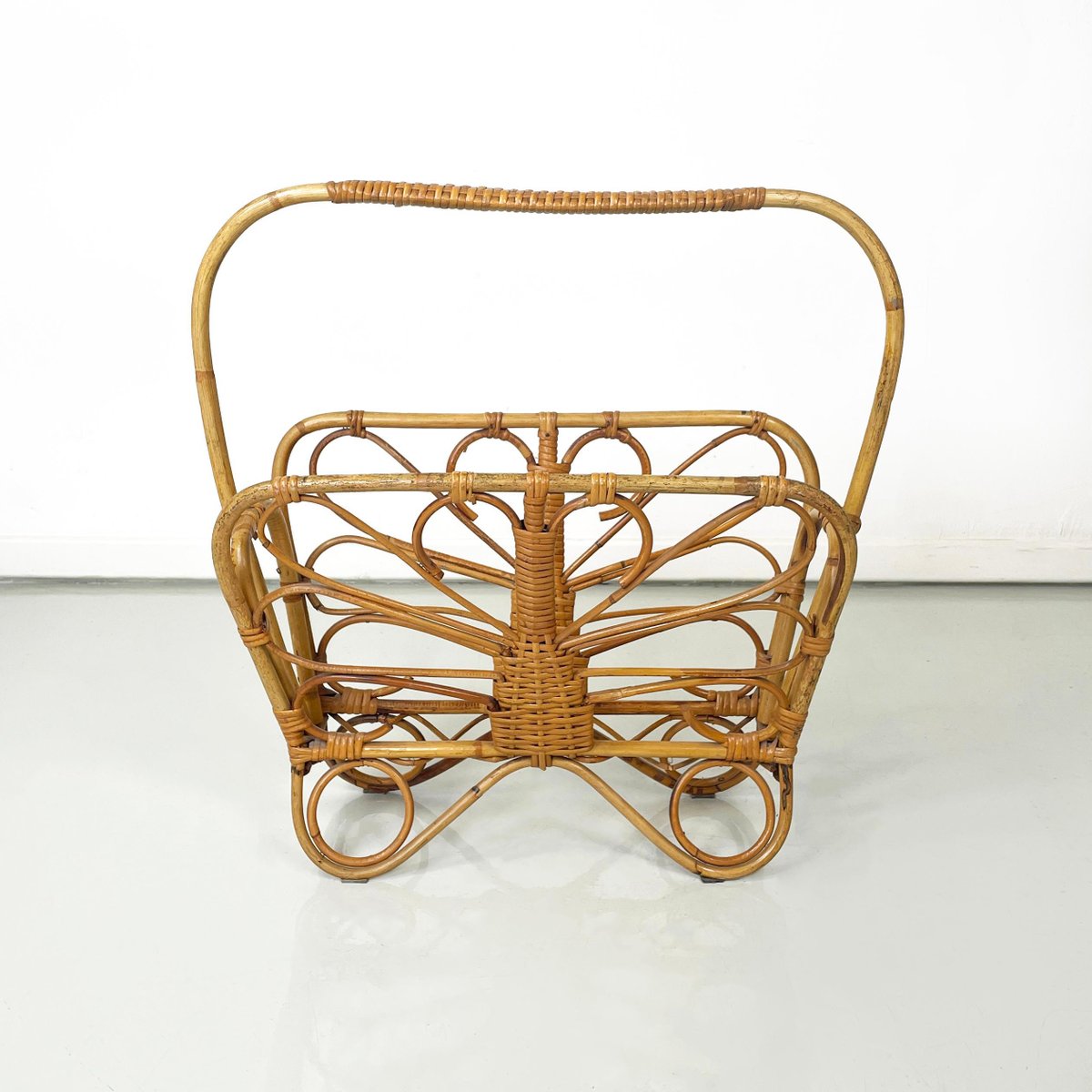 Mid-Century Modern Italian Magazine Rack in Woven Rattan with Handle ...