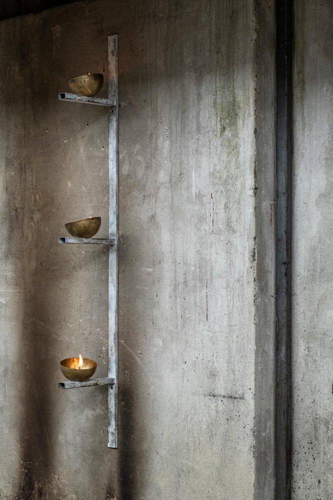 Scodella Pod in ottone scolpito a mano di Samuel Costantini in vendita ...