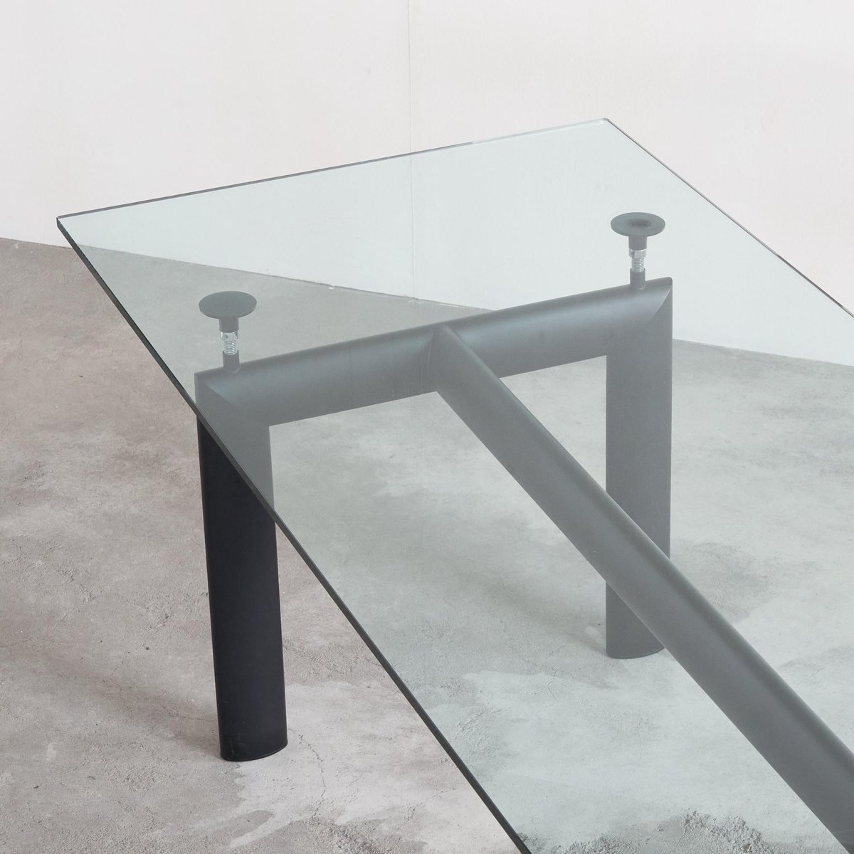 Mesa de comedor LC6 Airplane Tube de Le Corbusier, Perriand and Jeanneret para Cassina, años 90 ...