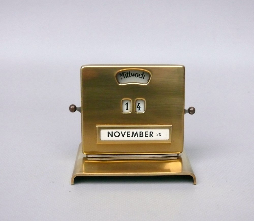 Ewiger Bauhaus Kalender aus Messing von Jakob Maul, 1930er bei Pamono ...