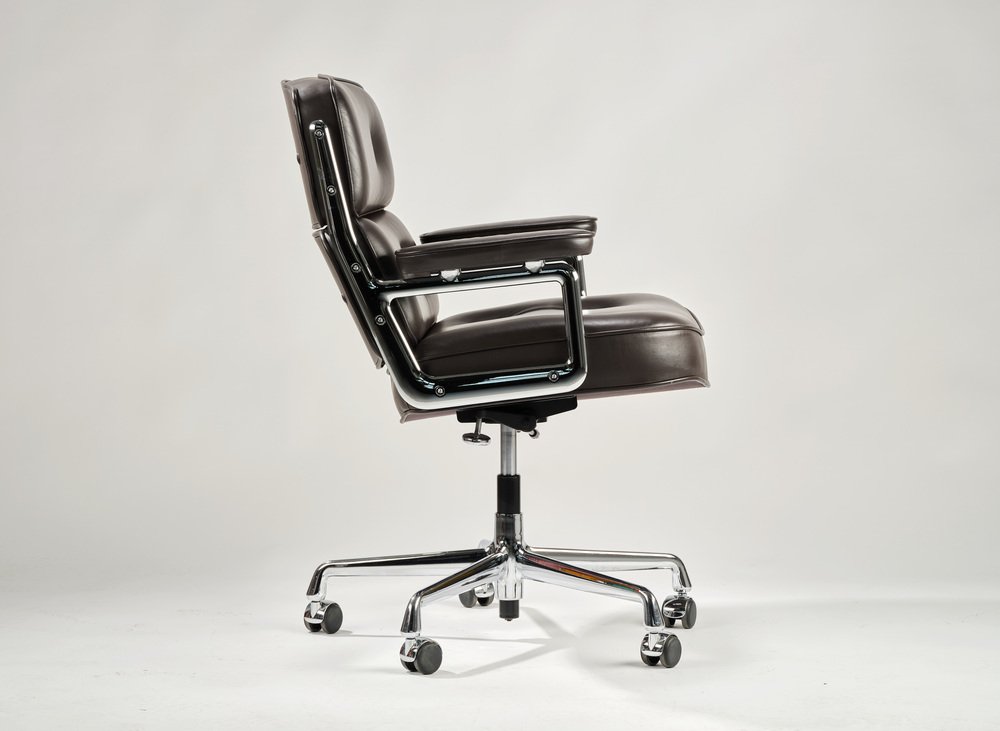 ES104 Time Life Lobby Chair in Dark Brown Leather by Eames for Vitra ...