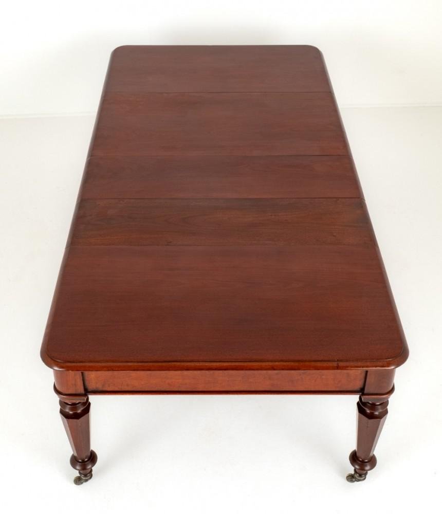 William V Extendable Dining Table in Mahogany for sale at Pamono
