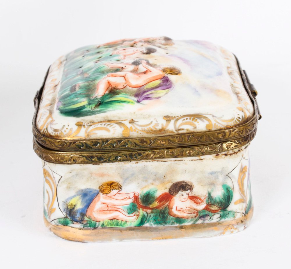 Antique Italian Capodimonte Porcelain Box, 19th Century for sale at Pamono