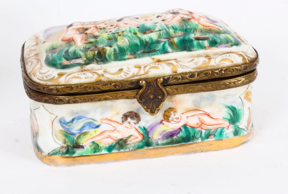 Antique Italian Capodimonte Porcelain Box, 19th Century for sale at Pamono
