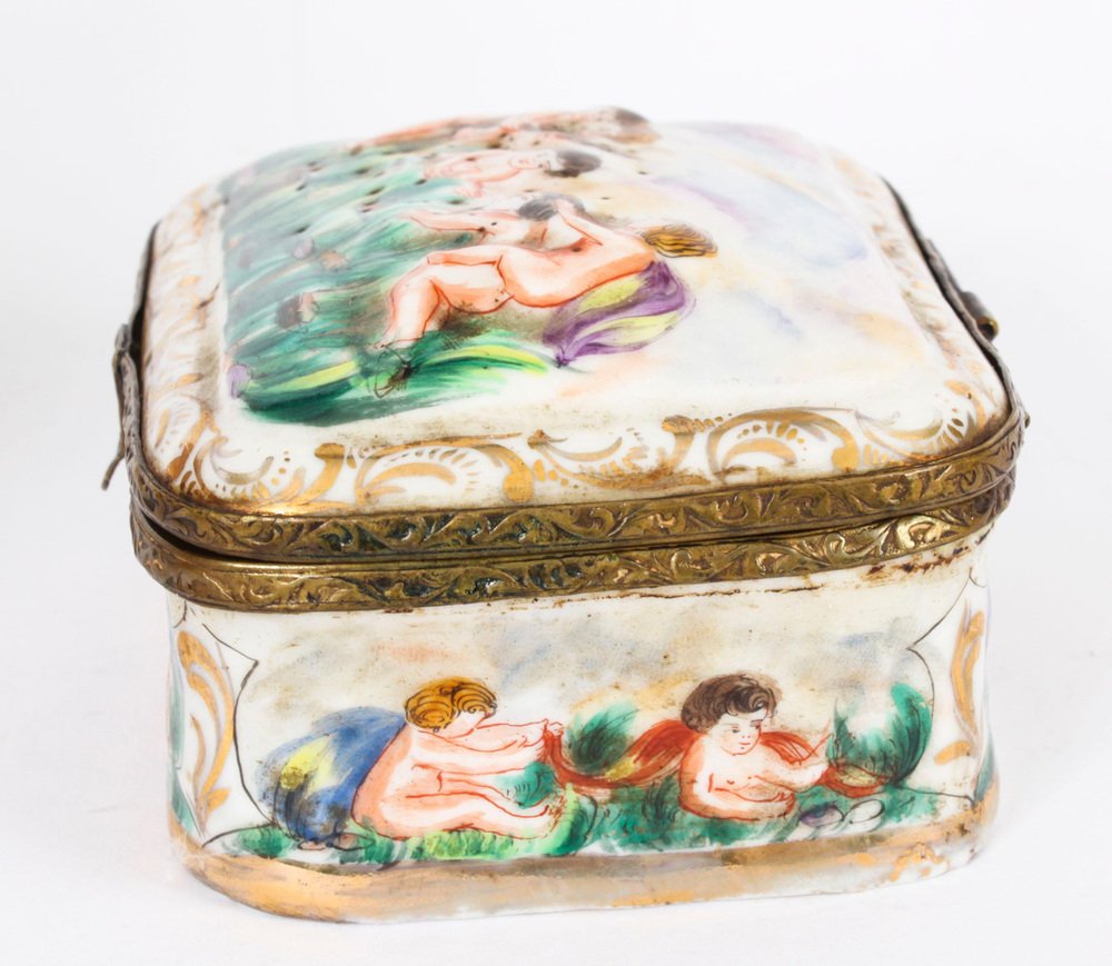 Antique Italian Capodimonte Porcelain Box, 19th Century for sale at Pamono