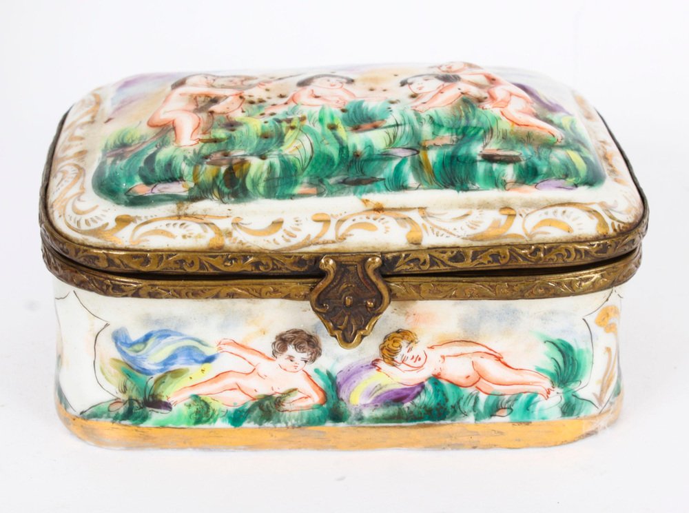 Antique Italian Capodimonte Porcelain Box, 19th Century for sale at Pamono