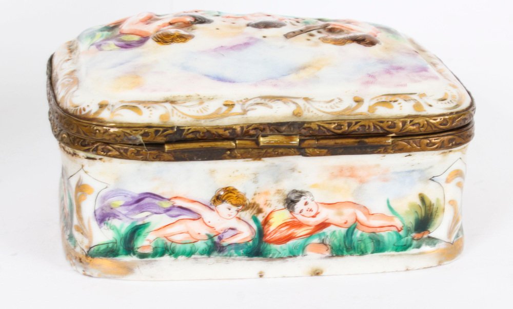 Antique Italian Capodimonte Porcelain Box, 19th Century for sale at Pamono
