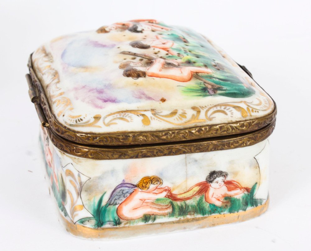 Antique Italian Capodimonte Porcelain Box, 19th Century for sale at Pamono