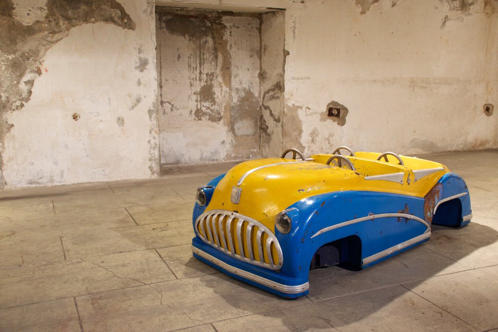 Yellow and Blue Merry-Go-Round Car, 1952 for sale at Pamono