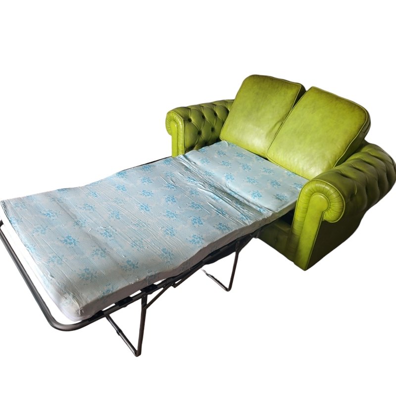 Sofá cama Chesterfield vintage de escay con botones verde en venta en ...