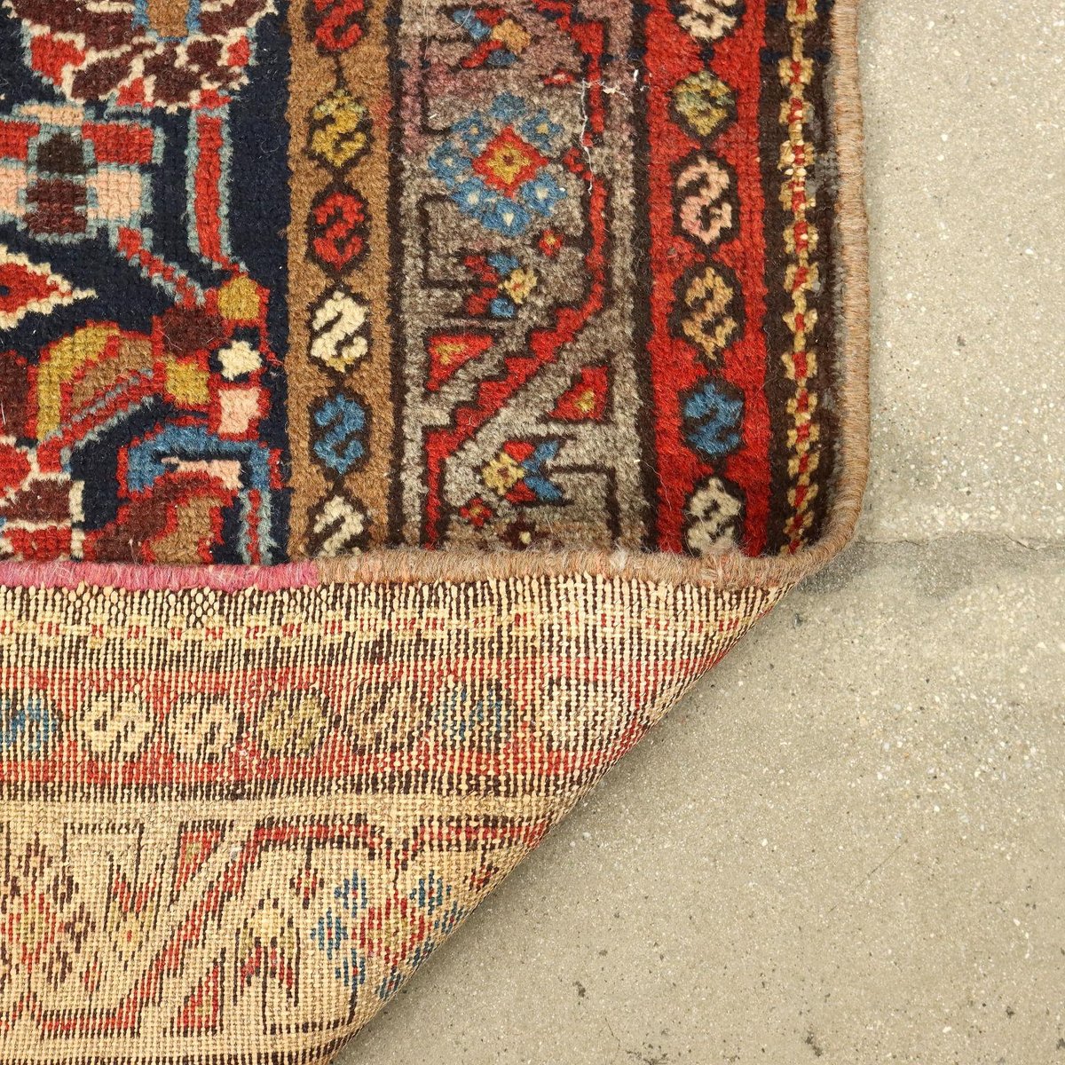 Middle Eastern Baktiary Rug for sale at Pamono