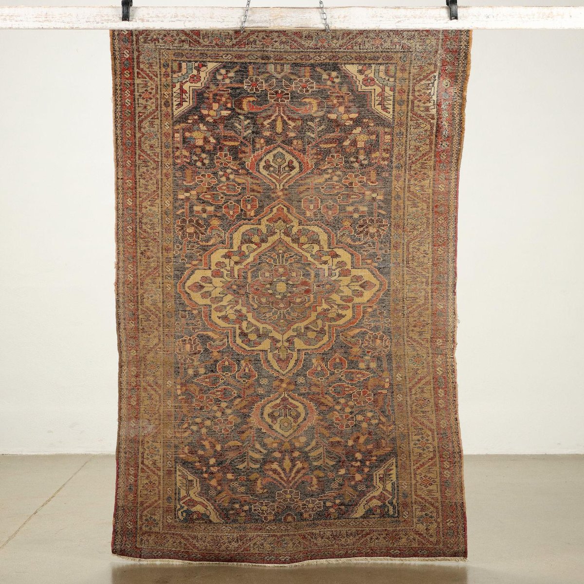 Middle Eastern Baktiary Rug for sale at Pamono