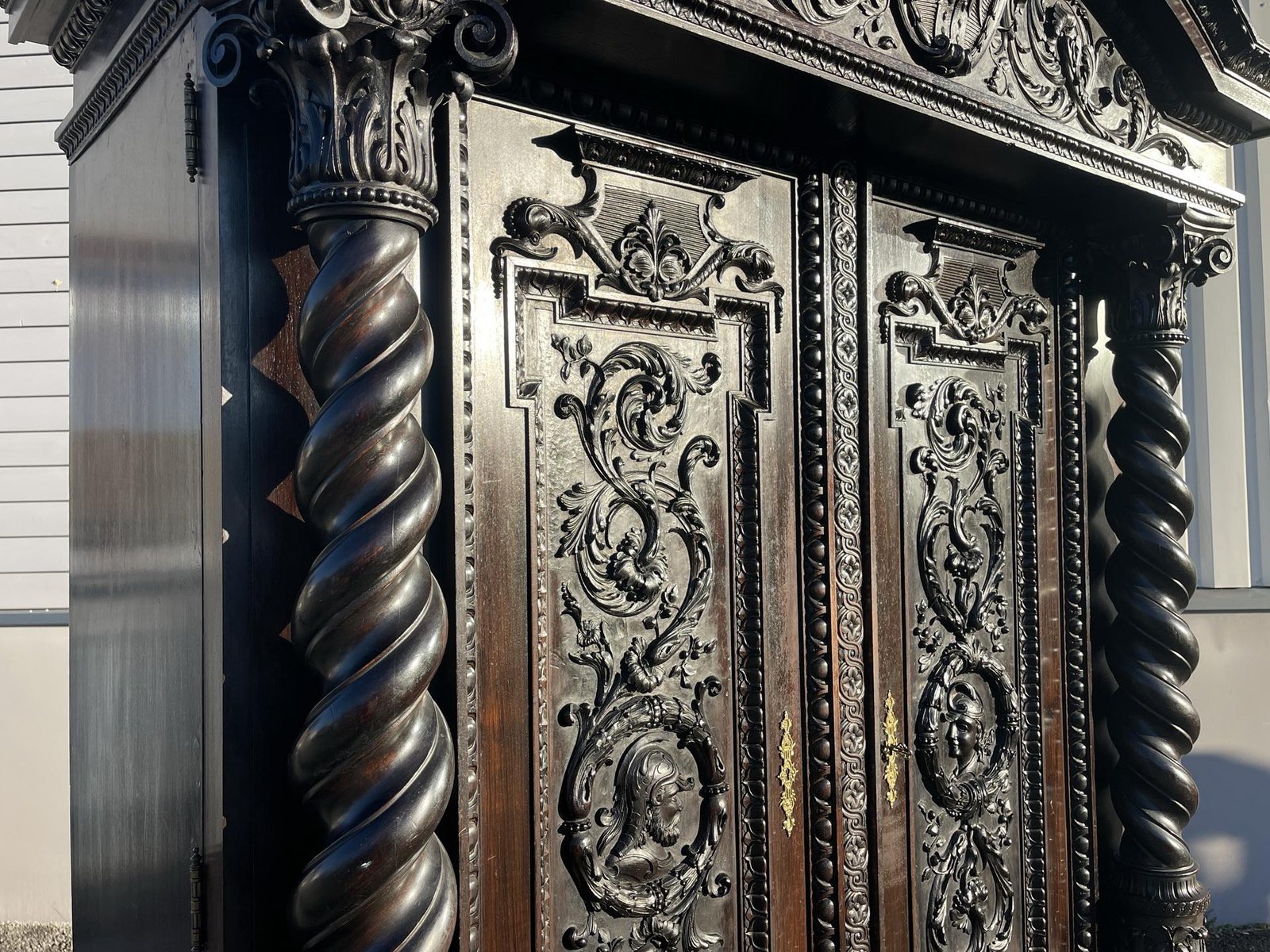 Monumentaler Renaissance Cabinet for sale at Pamono