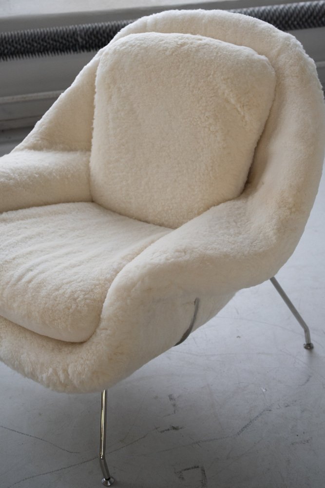 Womb Chair and Ottoman in Fluffy White Fabric by Eero Saarinen, 1948 ...