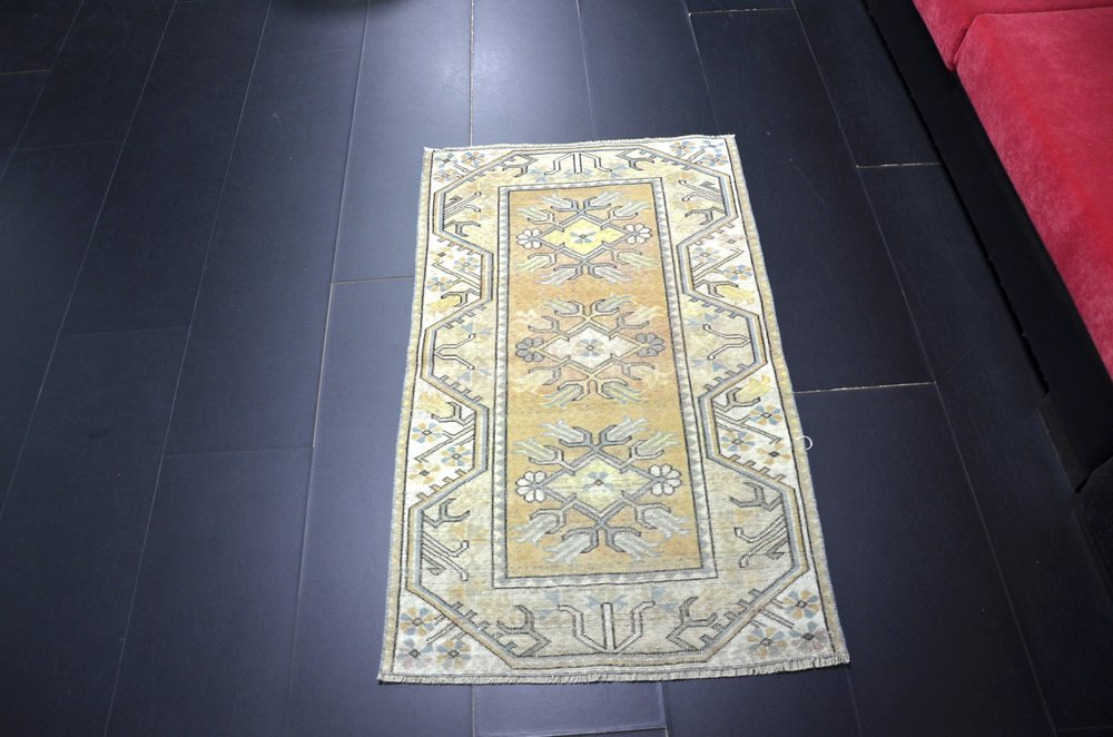 Small Vintage Rug, 1960s for sale at Pamono