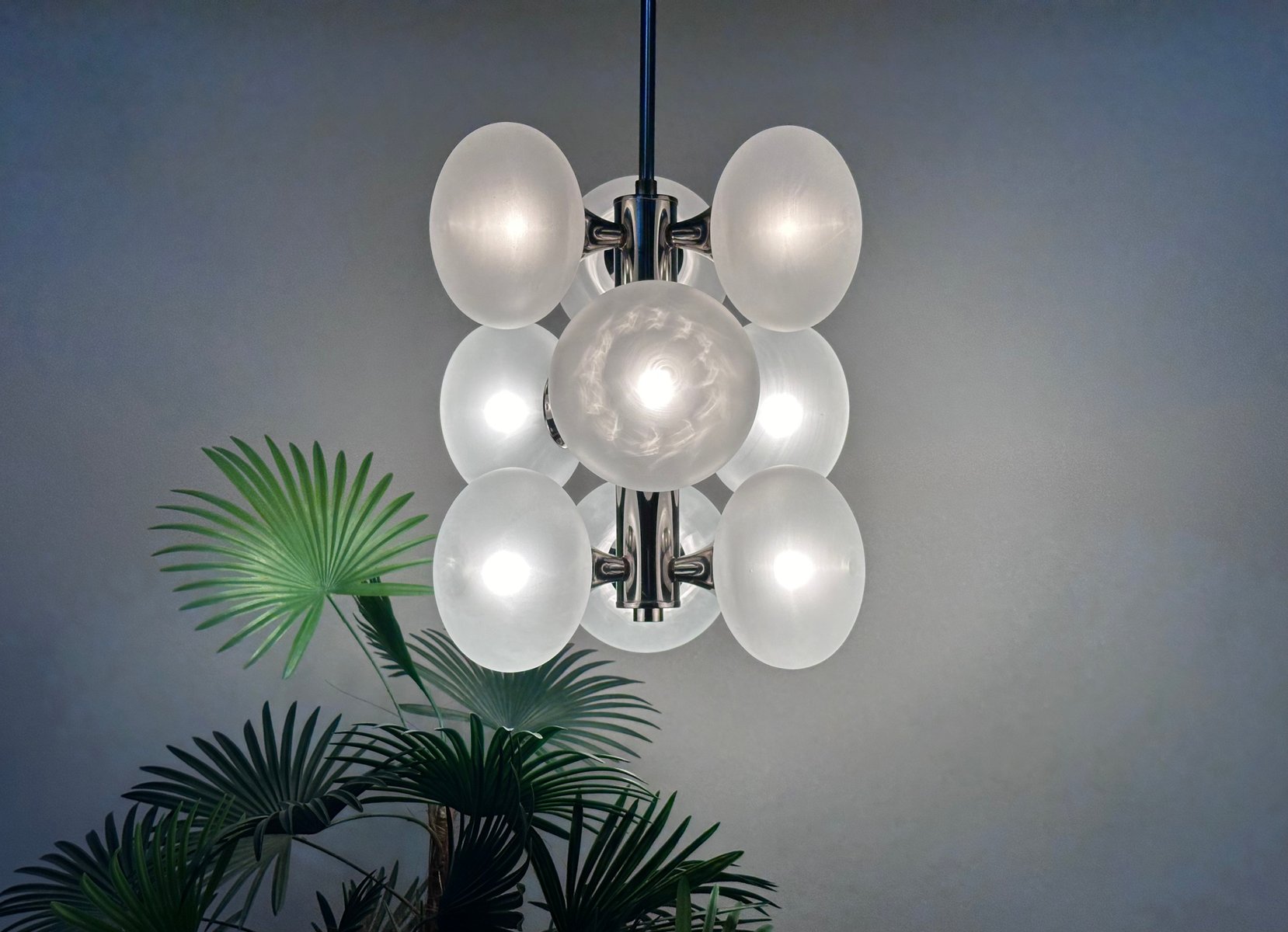 Grand Lustre Boule à 9 Lampes en Chrome et Verre Opalin de Kaiser ...