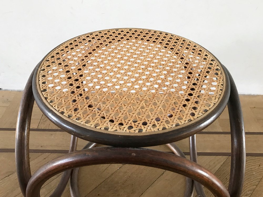 Geometric Stool in Bent Wood from Thonet for sale at Pamono