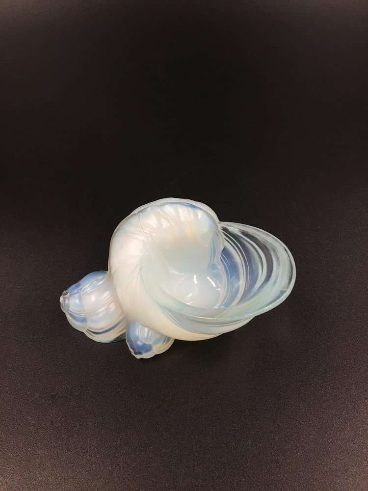 Art Deco Opalescent Glass Shell, 1930s for sale at Pamono