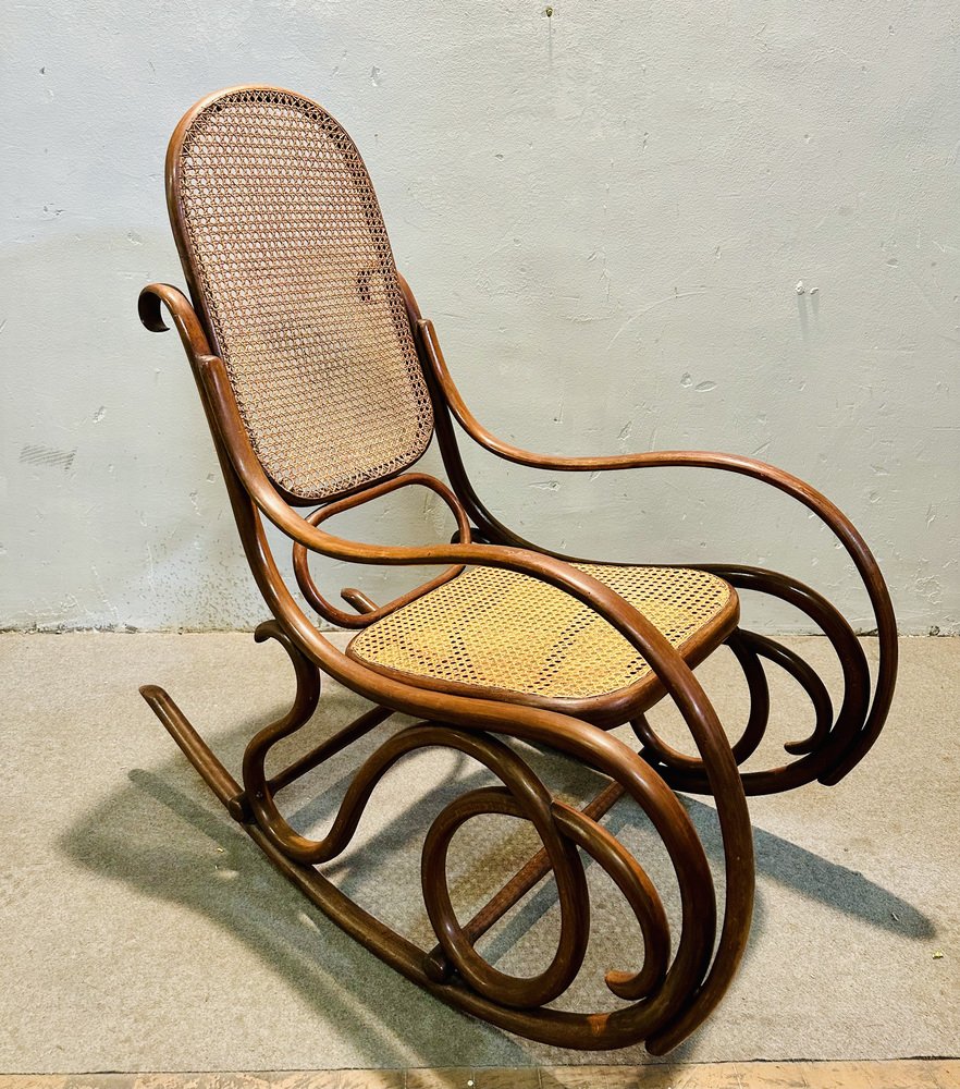 Schaukelstuhl von Michael Thonet für Thonet bei Pamono kaufen