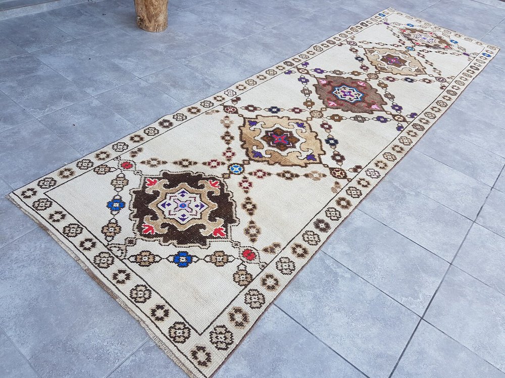 Vintage Turkish Wool Runner Rug, 1960 for sale at Pamono