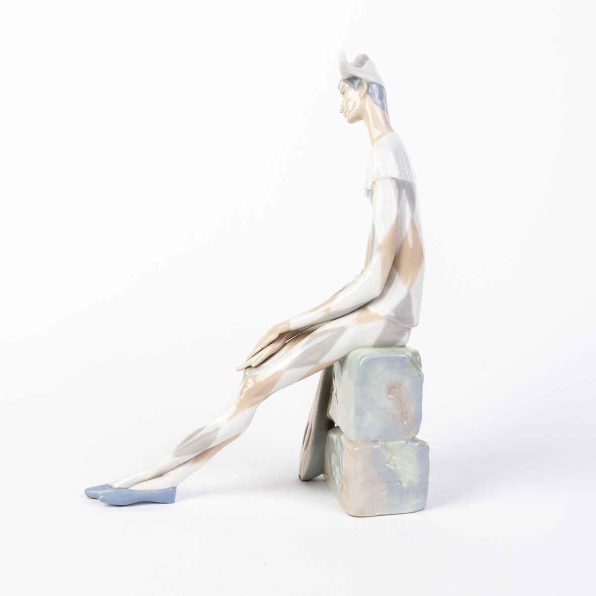 Porcelain Harlequin with Mandolin Figure from Lladro for sale at Pamono