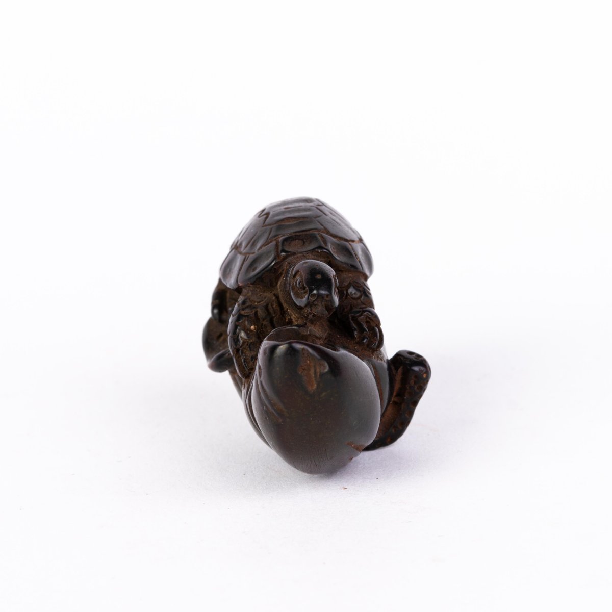 Japanese Carved Boxwood Turtle Netsuke Inro Ojime for sale at Pamono
