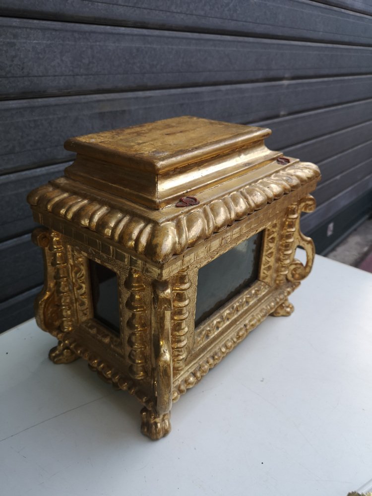 Italian Carved Giltwood Reliquary Box for sale at Pamono