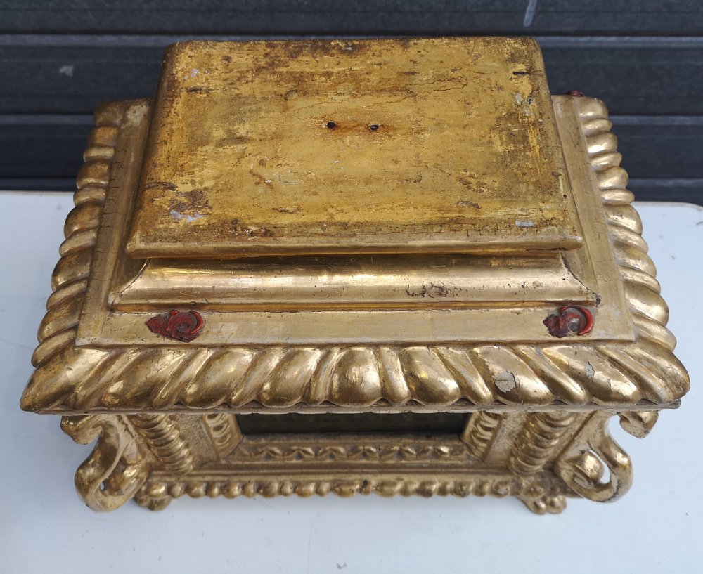 Italian Carved Giltwood Reliquary Box for sale at Pamono