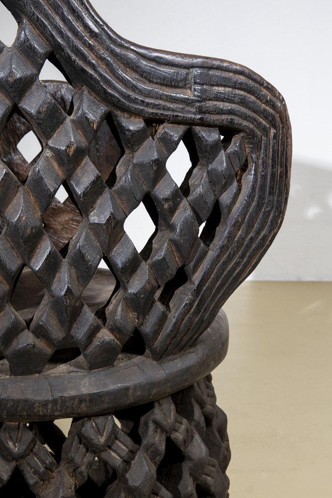 African Sculpted Bamileké Throne Chair, 1980s for sale at Pamono