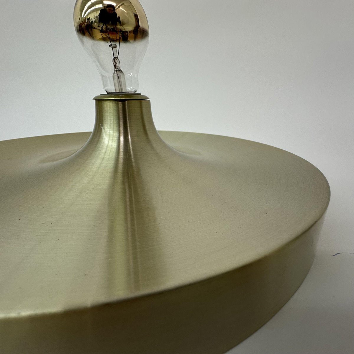 Mid-Century Gold Disc Wall Lamp, 1970s for sale at Pamono